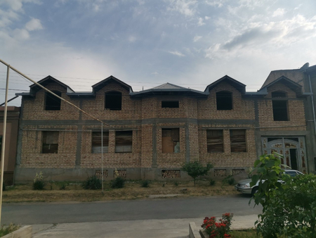 Nazarbek pushkin uy sotiladi 8 sotix