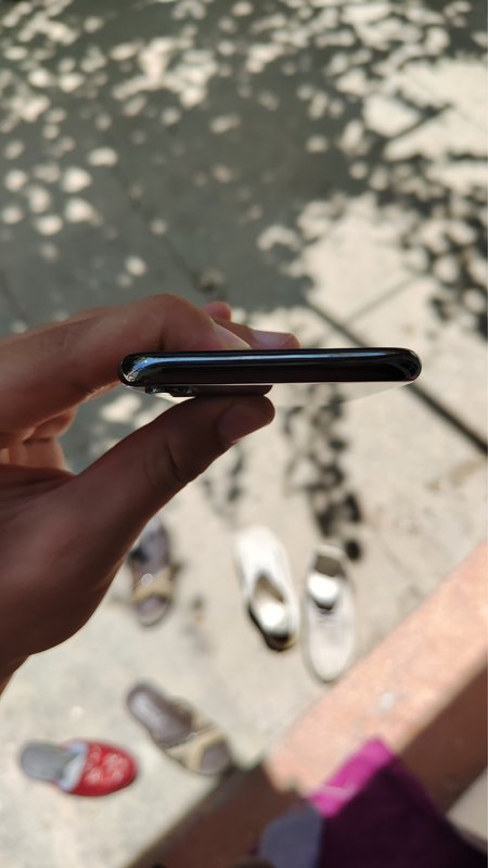 iPhone X царапины нету