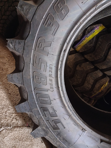 Avtoshina 520/85 R 38