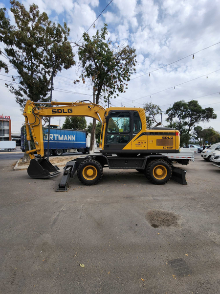 Колесный экскаватор SDLG E7150F