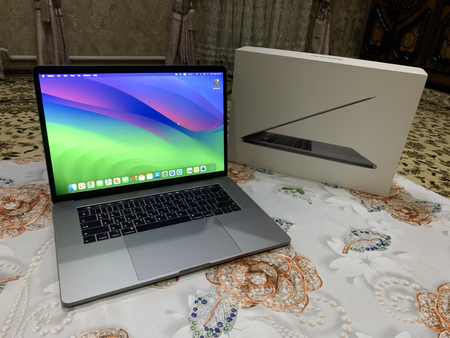 MacBook Pro 2018 15inch + g’ilof
