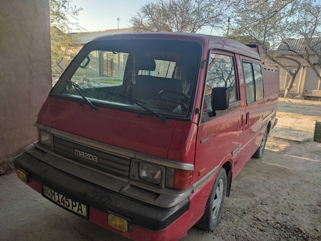 Mazda moshinasi .
