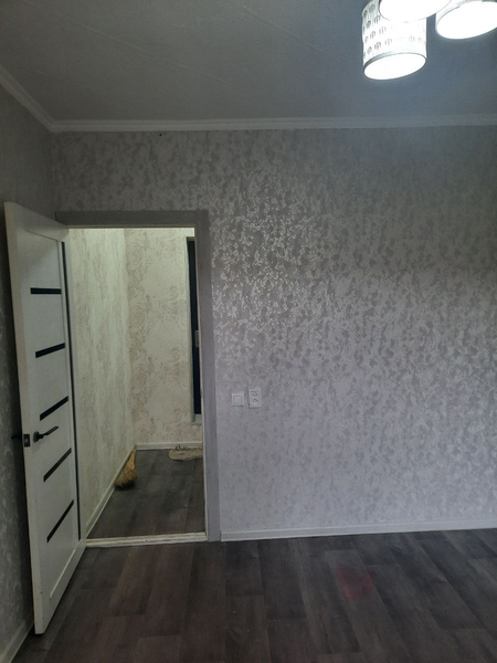 Продаю квартиру в Яшнабадском р-не Авиасозлар-3. 1-ком 2-этаж 4-этажно