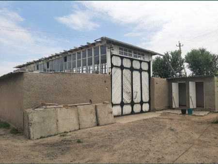 Ishlab chiqarish, turar joyga moslashgan bino sotiladi