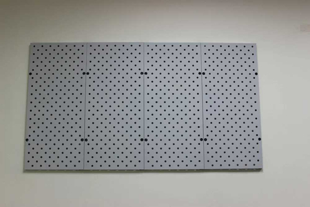 Teshilgan panel, перфопанель, do'konda ilgaklar uchun panel