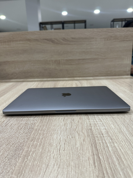 Macbook pro M1 ideal holatda