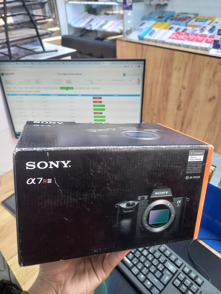 Sony alpha 7 R III