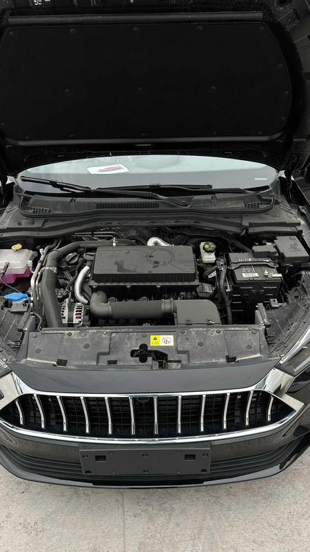 JAC J7 Замонавий дизайнга эга, бизнес класс машинаси сотувда мавжуд.