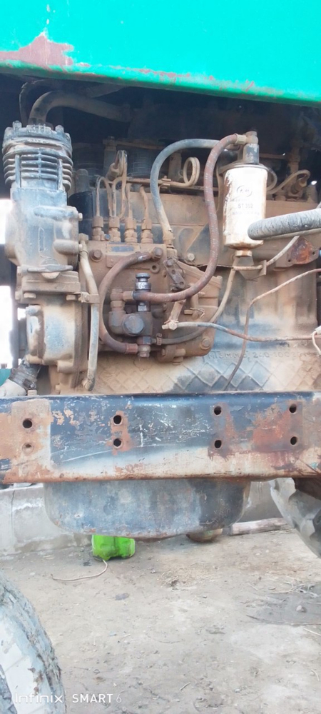 Traktor sotiladi