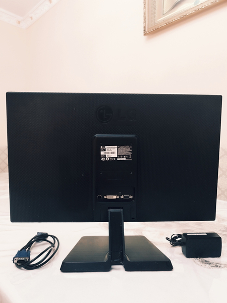 Монитор LG 23
