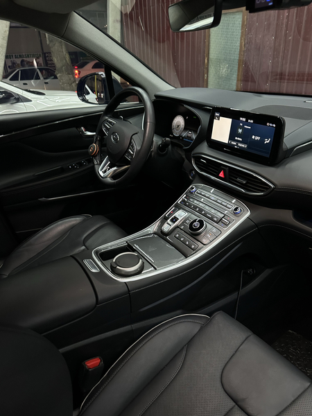 Продаю Hyundai Santa Fe 2022 года