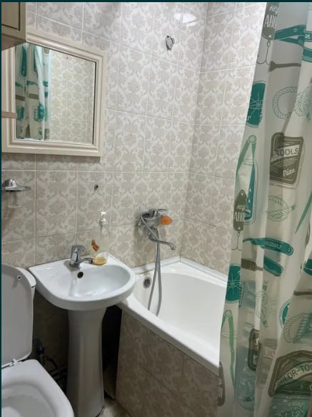 срочно Новомосковская  1в2/4/5 Кирпичный Балкон 1*3м² Общ пл 28м²