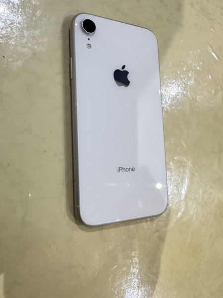 Iphone xr 64 gb.
