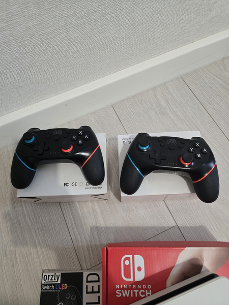 Nintendo Switch Oled+3 игры+2 доп джойстика+сумка+защит стекло
