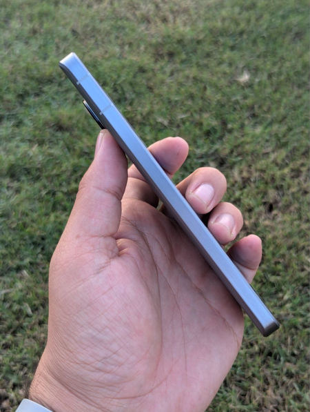 Sharp aquos r7 (12/256 240ghz экран)