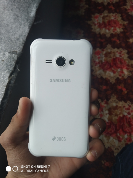 Samsung Galaxy j1 ace