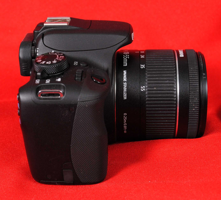 Продам свой Новый! Фото-видео аппарат Canon EOS 100D