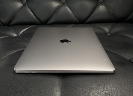 Apple MacBook Pro 2019 года 15- inch i9 16-512GB в хорошем состоянии