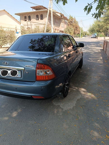 Продается автомобиль Лада приора.