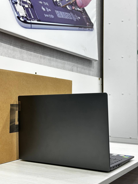 Arzon narxda VIDEO KARTALI, holati yangi Lenovo noutbuki