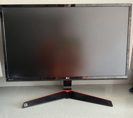LG 24 hd монитор сотилади