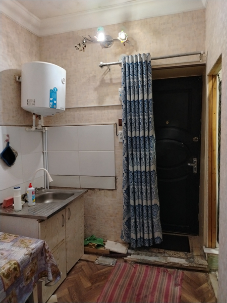 ПРОДАЕТСЯ Чирчик ш. 9 м/н АТС йул юзи Малосемейка дом 1х 18 м²