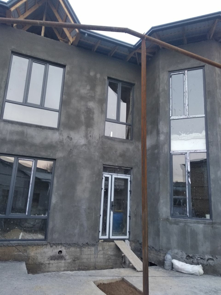 Toshmi postan kirganda 2 sotik 2 etaj 6xona  + oshxons