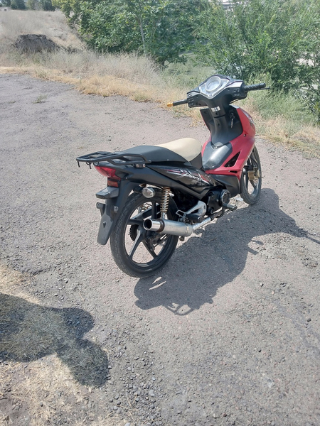 Срочно продам honda 125 кубовый хороший на 100 км 2 л бензин