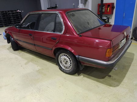 Продаётся машина BMW
