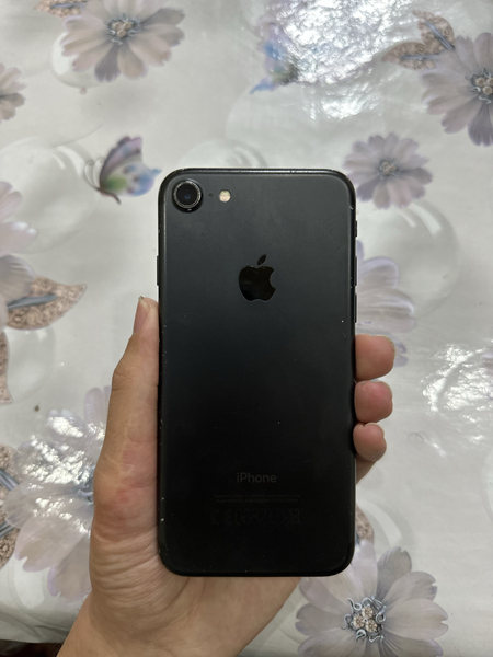 Iphone 7 black .
