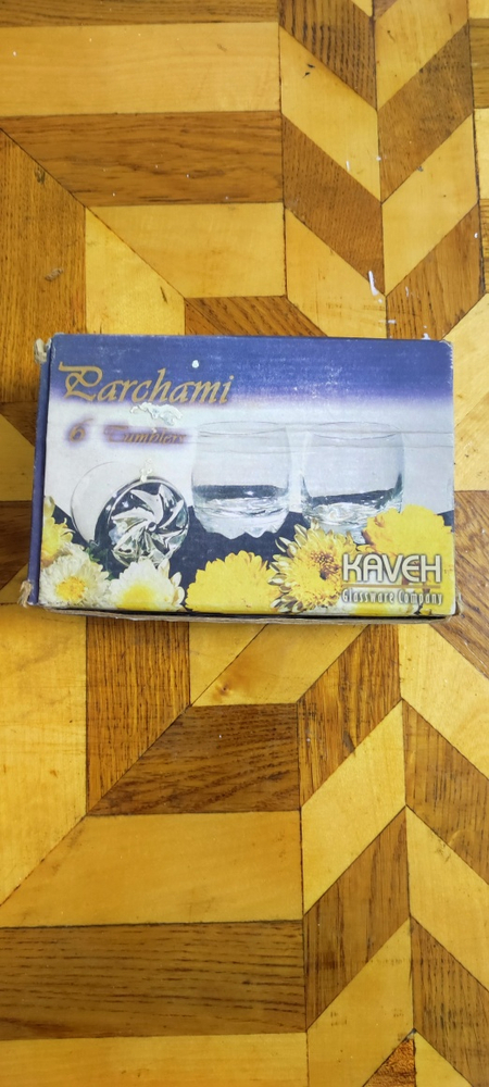 Стеклянные рюмки.