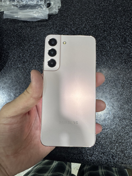 samsung s22 pamit 8.256g holati ideal ekranida dogi bor oqip qlila