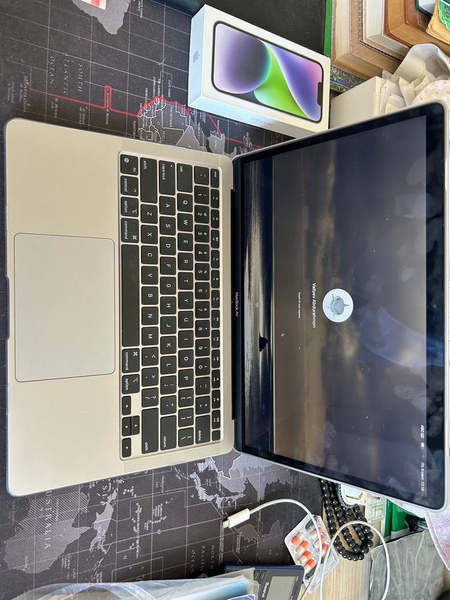 MacBook sotiladi