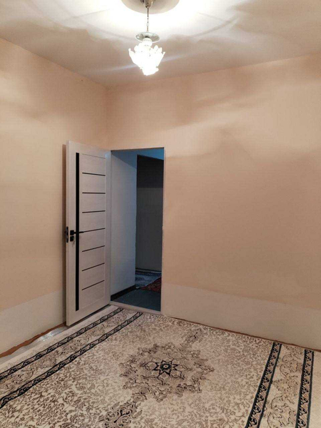 Qizlarga 3xonali 4etajda joylashgan yangi jixozlangan kvartira ijaraga