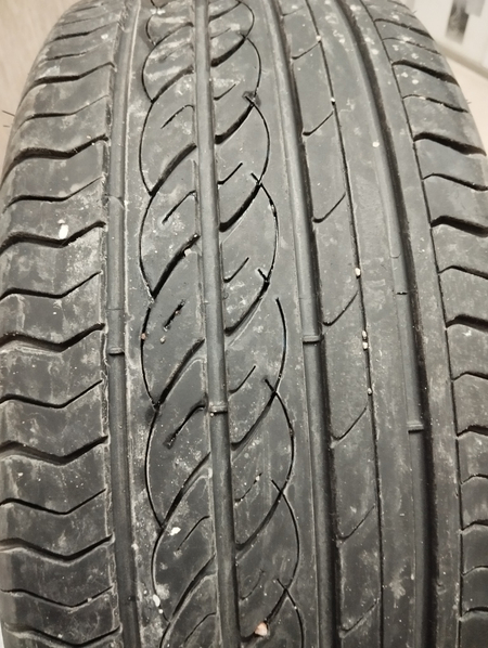 Продам летнюю резину, 215 R 17 55 .пробег 15 тыс. Км о отличном состоя