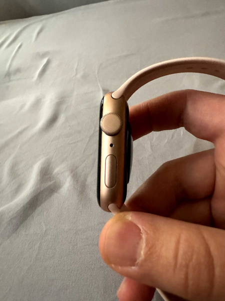 Срочно APPLE Watch SE 1 поколения (GPS)