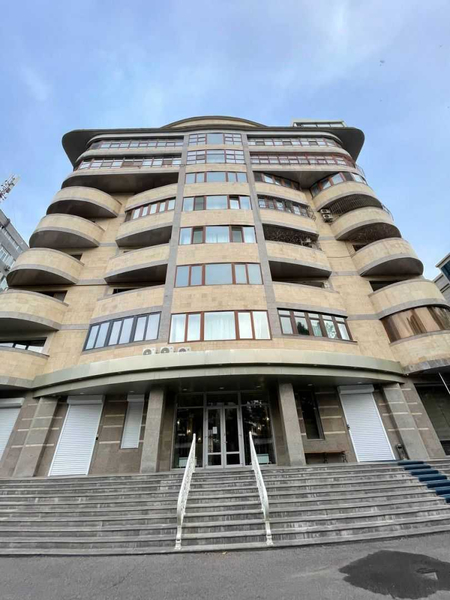 Toshkentda studiya format kvartira oling.  208 м² 8/9.Mirobod (J2655)