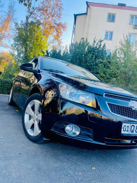 Lacetti cruze srochna sotiladi