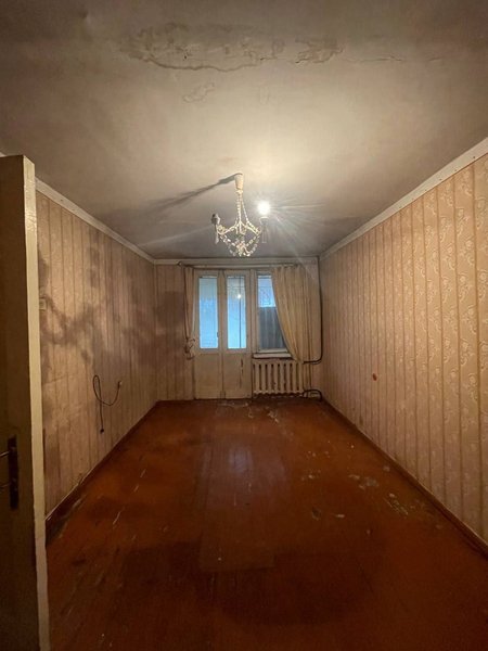 .Продам 1комнатную 35м2 балкон 1х6метр в 1 квартале Чиланзара метро ор