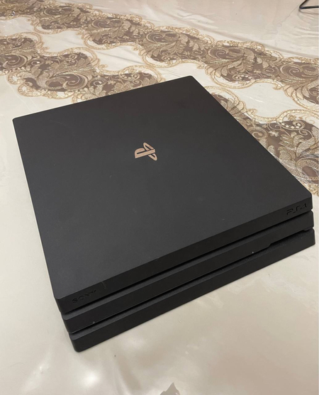 Срочно Продаёться Play Station 4 Pro 4К, 2 новых джостика, идеал