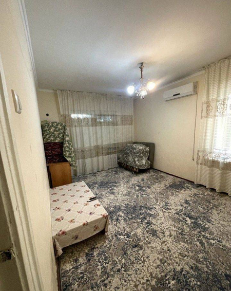 Продается квартира на Саракульке 1/2/4 кирпич 43м2 не торец балкон 2х6