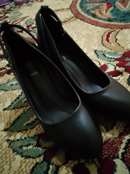 Tufli sotiladi 50.000 dan