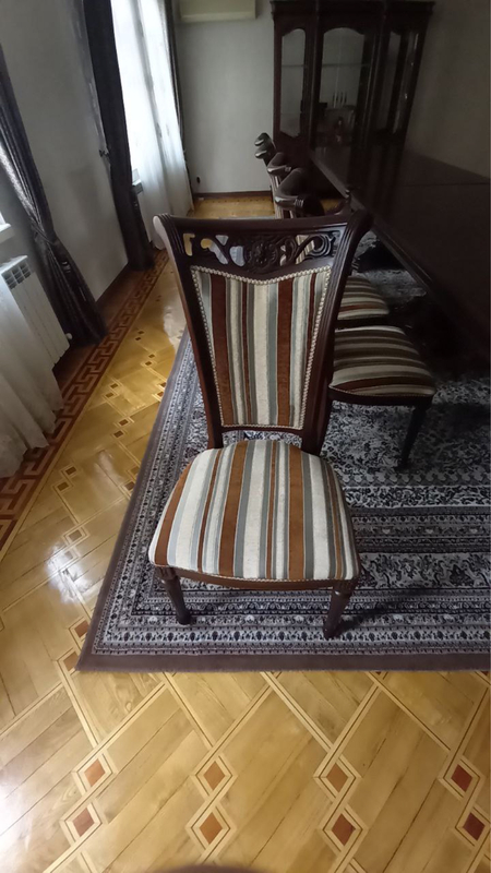 Ореховые стулья и столы