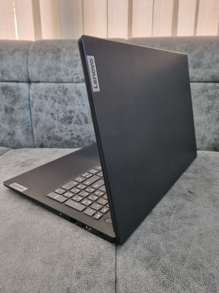 - Lenovo V15 G3 IAP i3 10th/8G/Ssd 256G