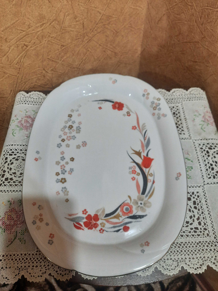 Красивое овальное блюдо (32×23см), ГДР