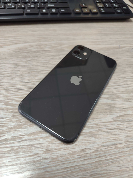 iPhone 11 Black 64 GB