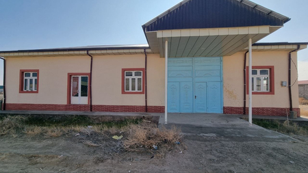 Ҳовли уй сотилади