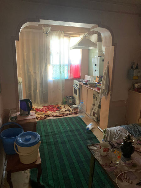 Jizzax shahar Azizbekovada 1 xonali uy srochne sotiladi