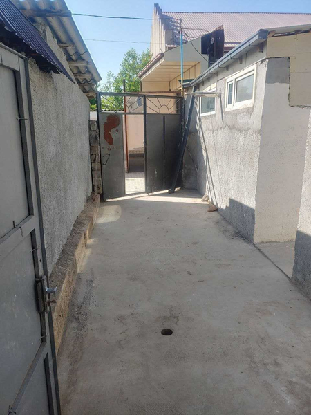 3-к квартира, 65 м², 1/2 эт. Бектемир пост ГАИ