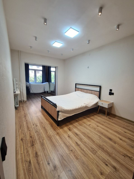 Напротив Mirabad avenue продается х2 комнатная 60м2 с ремонтом меб тех